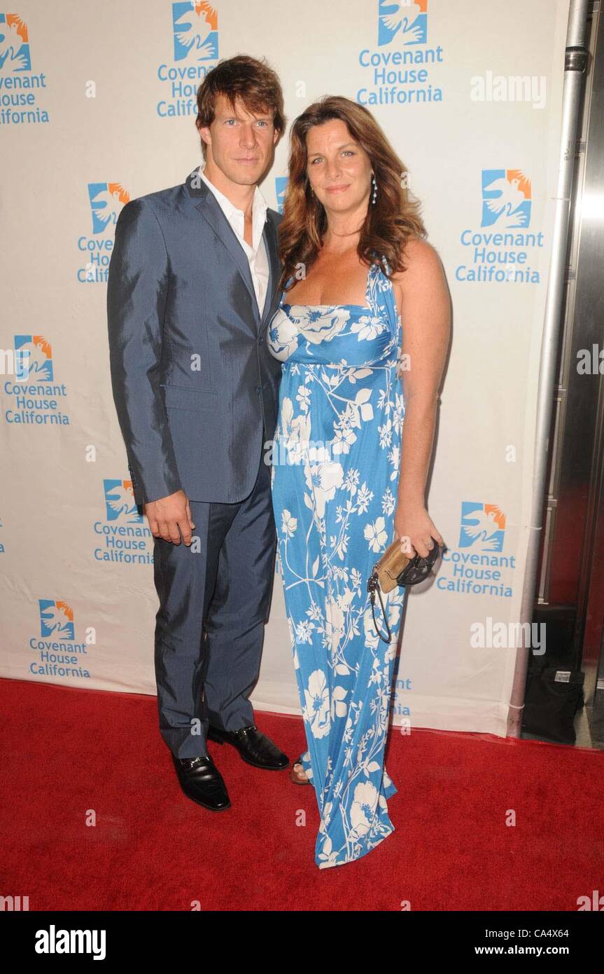 Eric mabius and wife hi-res stock photography and images - Alamy