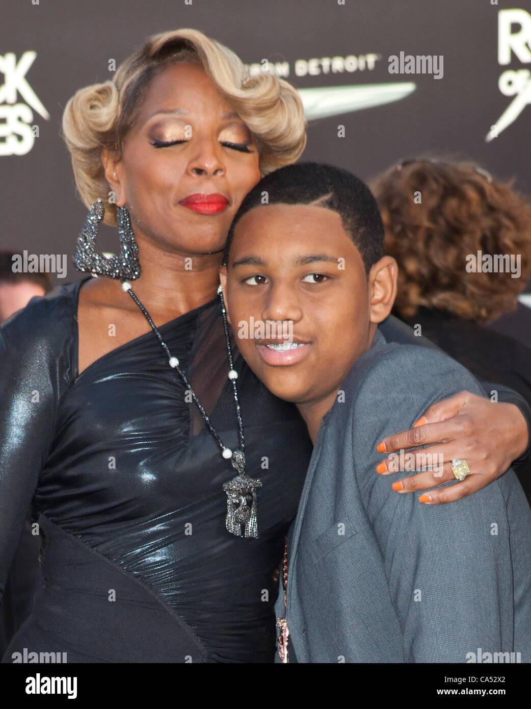 Mary J. Blige at arrivals for ROCK OF AGES Premiere, Grauman's Chinese ...