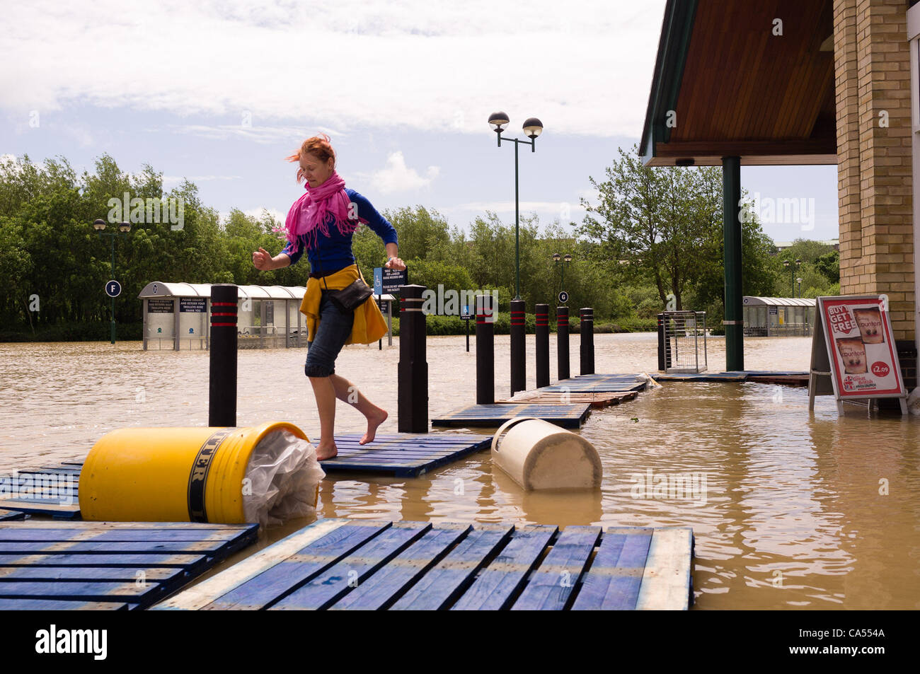 Flooded shop 2012 uk hi-res stock photography and images - Alamy