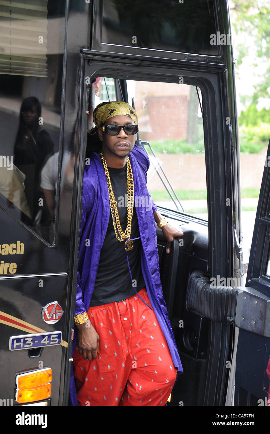 Hip hop bus hi-res stock photography and images - Alamy
