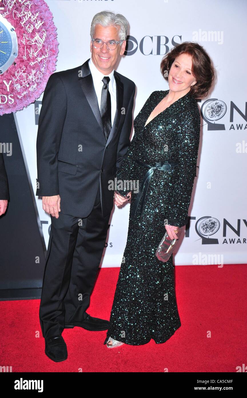 Linda lavin tony hi-res stock photography and images - Alamy