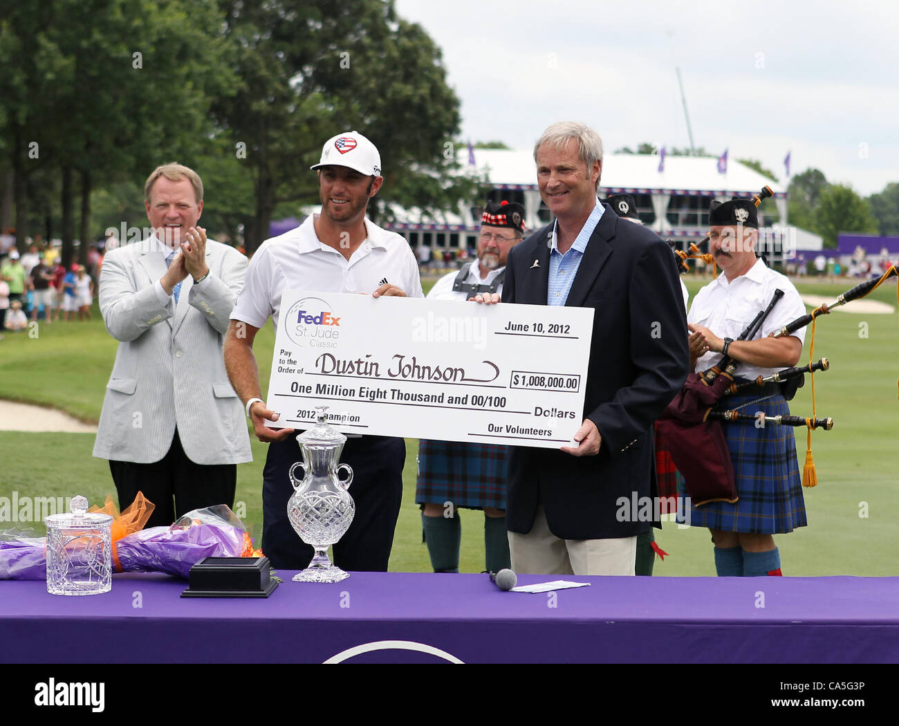 10.06.2012. Memphis, USA. Dustin Johnson accepting championship trophy ...
