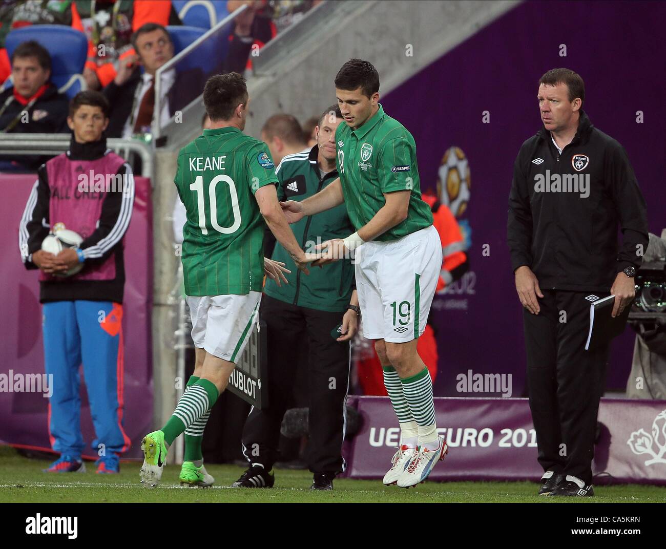 SHANE LONG REPLACES ROBBIE KEA REP. OF IRELAND V CROATIA MUNICIPAL ...