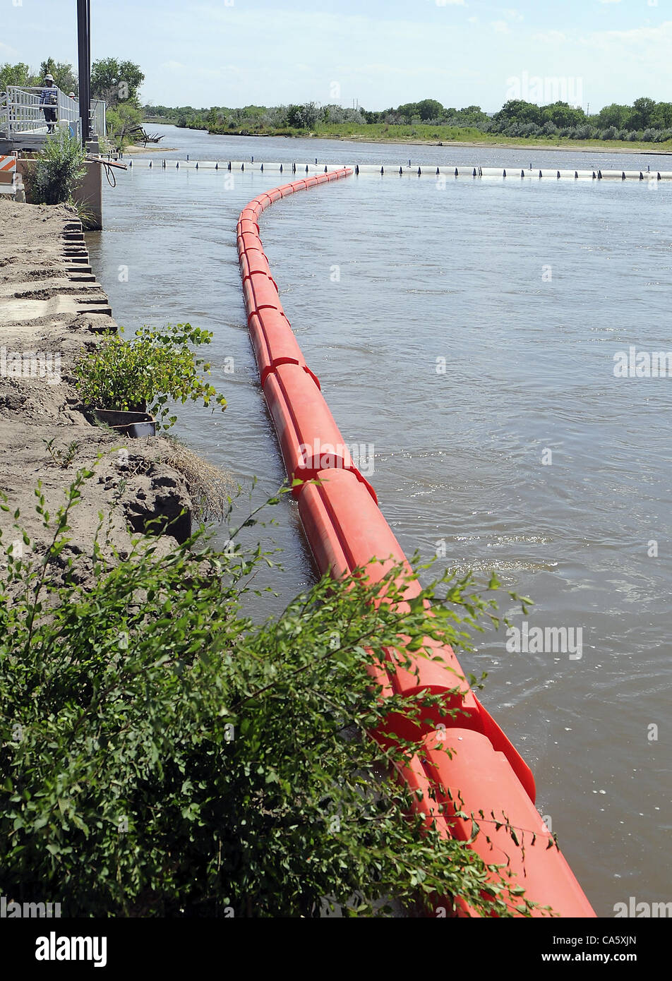 Floating debris boom hi-res stock photography and images - Alamy