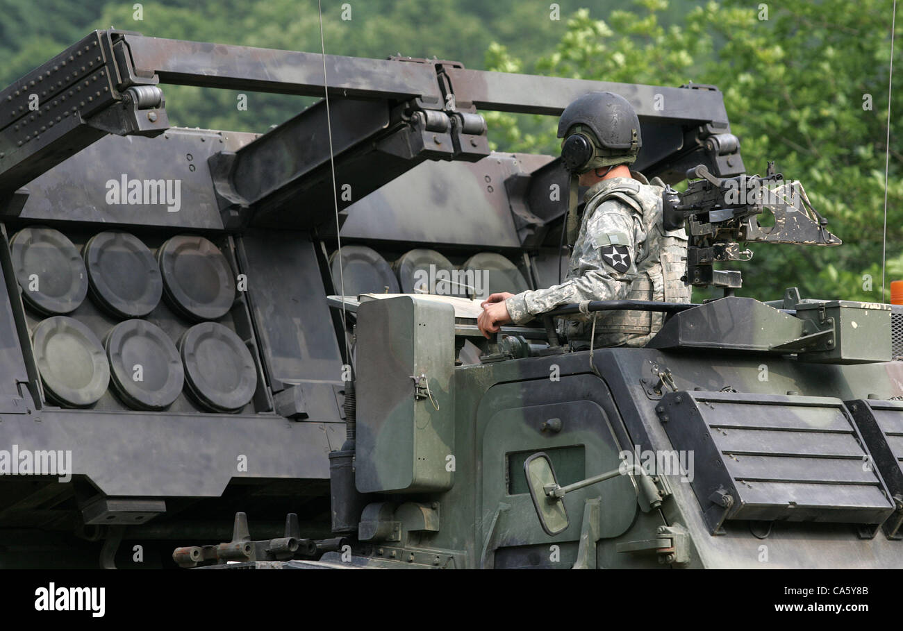 M270a1 multiple rocket launch system hi-res stock photography and ...