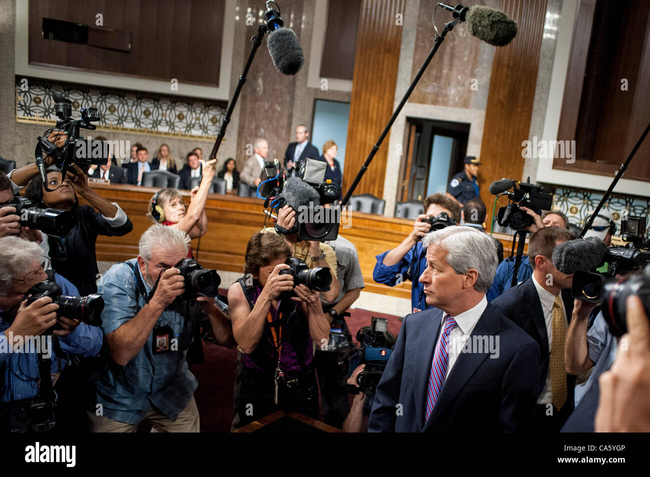 Trading loss hi-res stock photography and images - Alamy