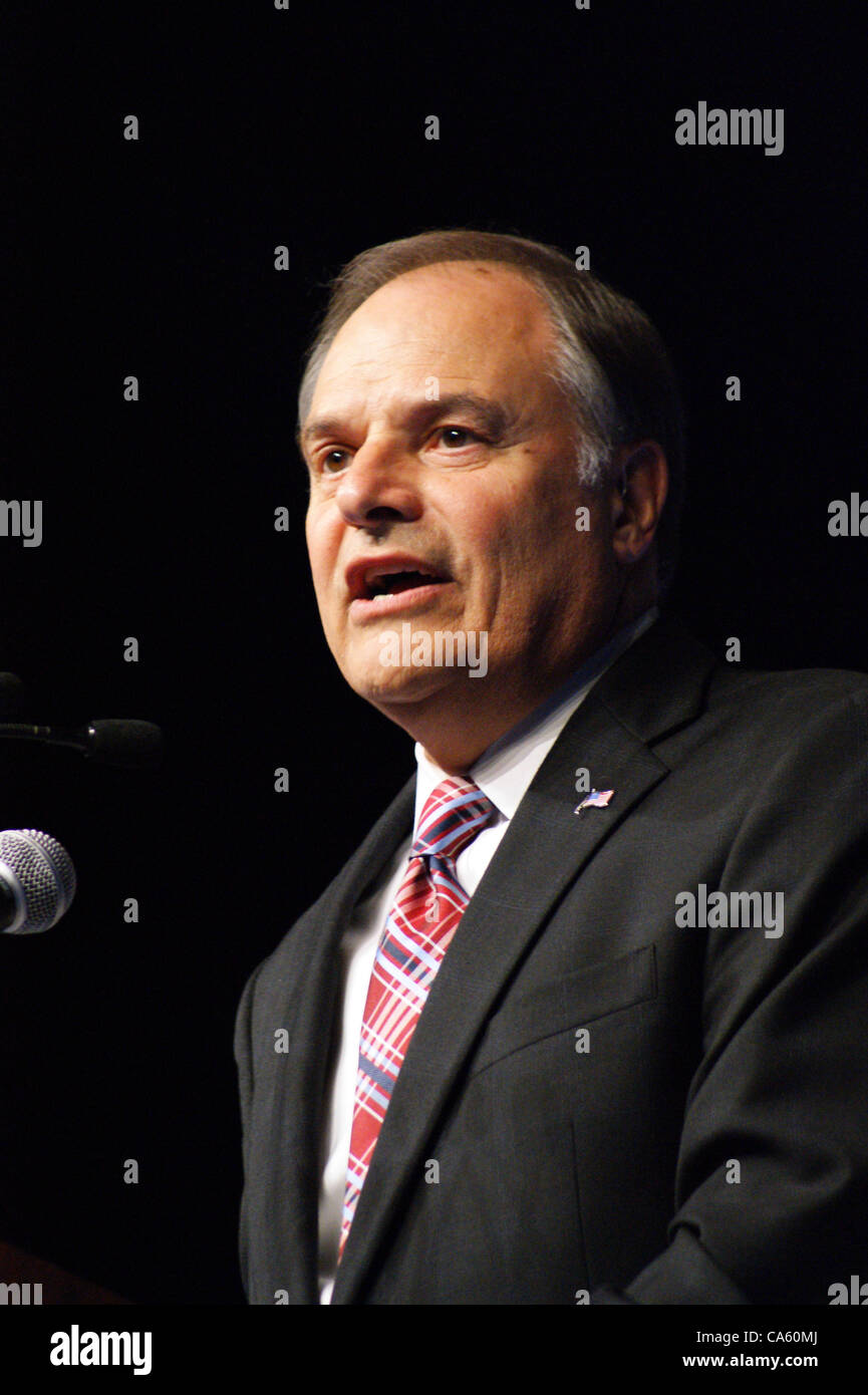 Former US Congressman and Congressional candidate Nick Lampson speaks ...
