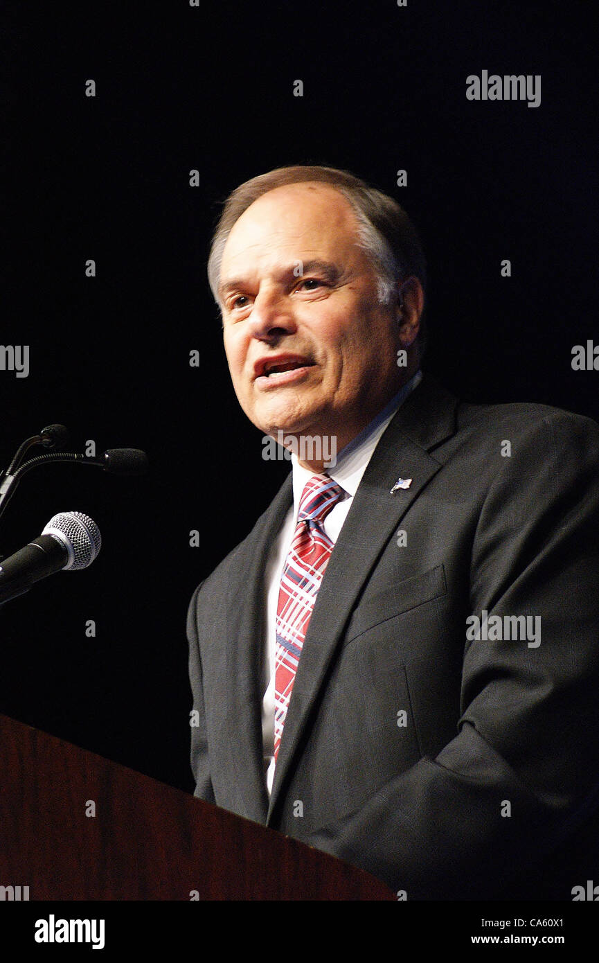 Former US Congressman and Congressional candidate Nick Lampson speaks ...