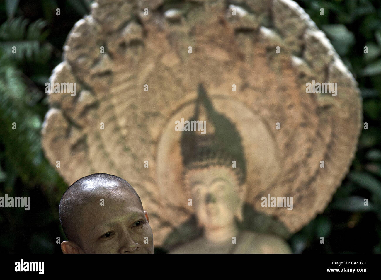 MAE CHEE MOLEE teachs about Dharma to lay Buddhists in front of a ...