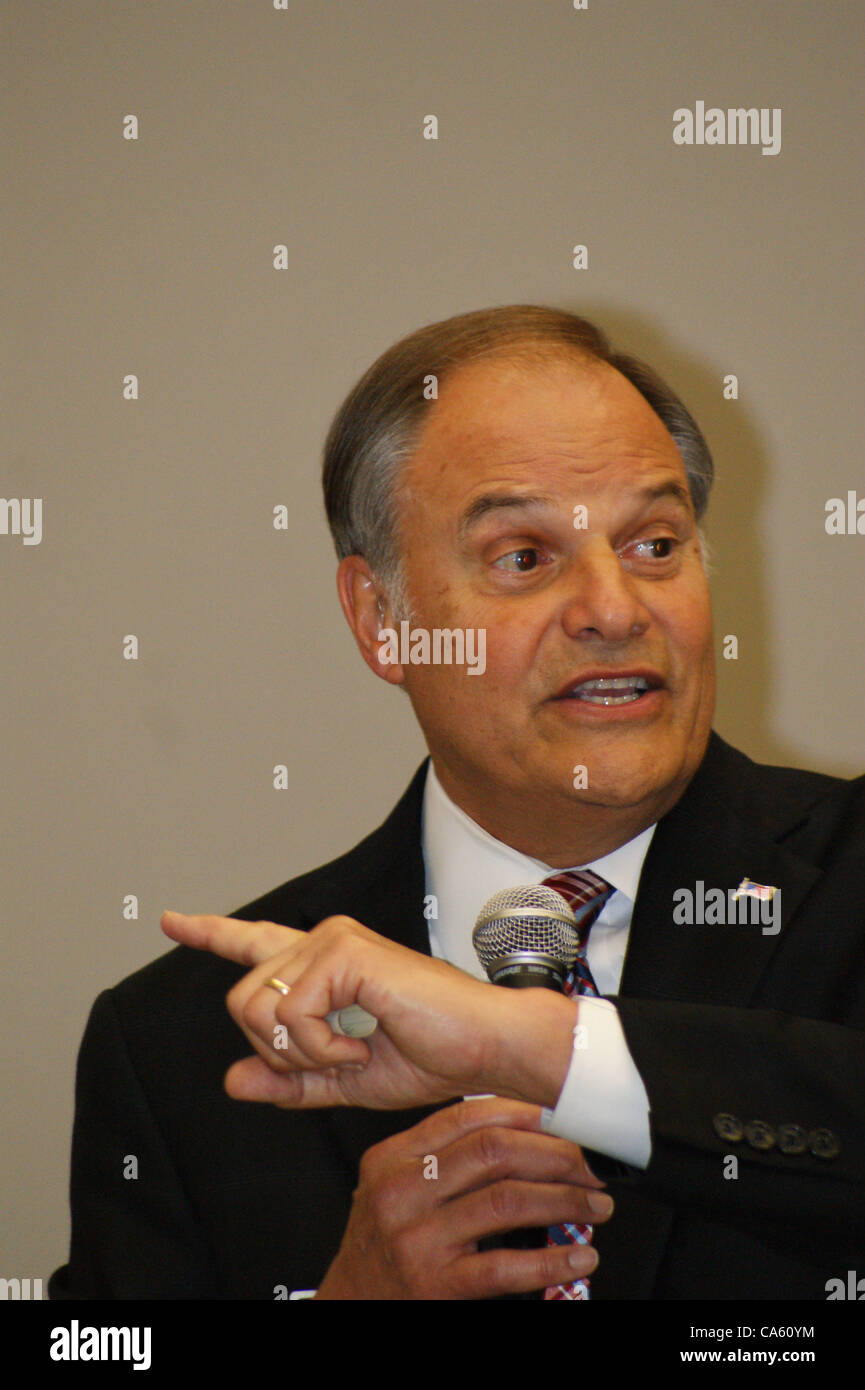 Former US Congressman and Congressional candidate Nick Lampson speaks ...