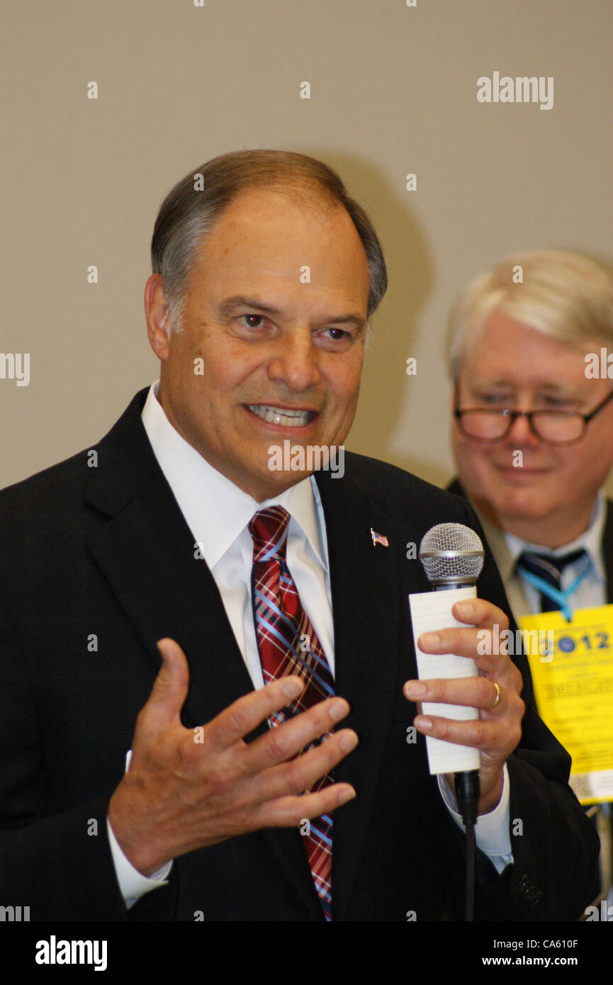 Former US Congressman and Congressional candidate Nick Lampson speaks ...
