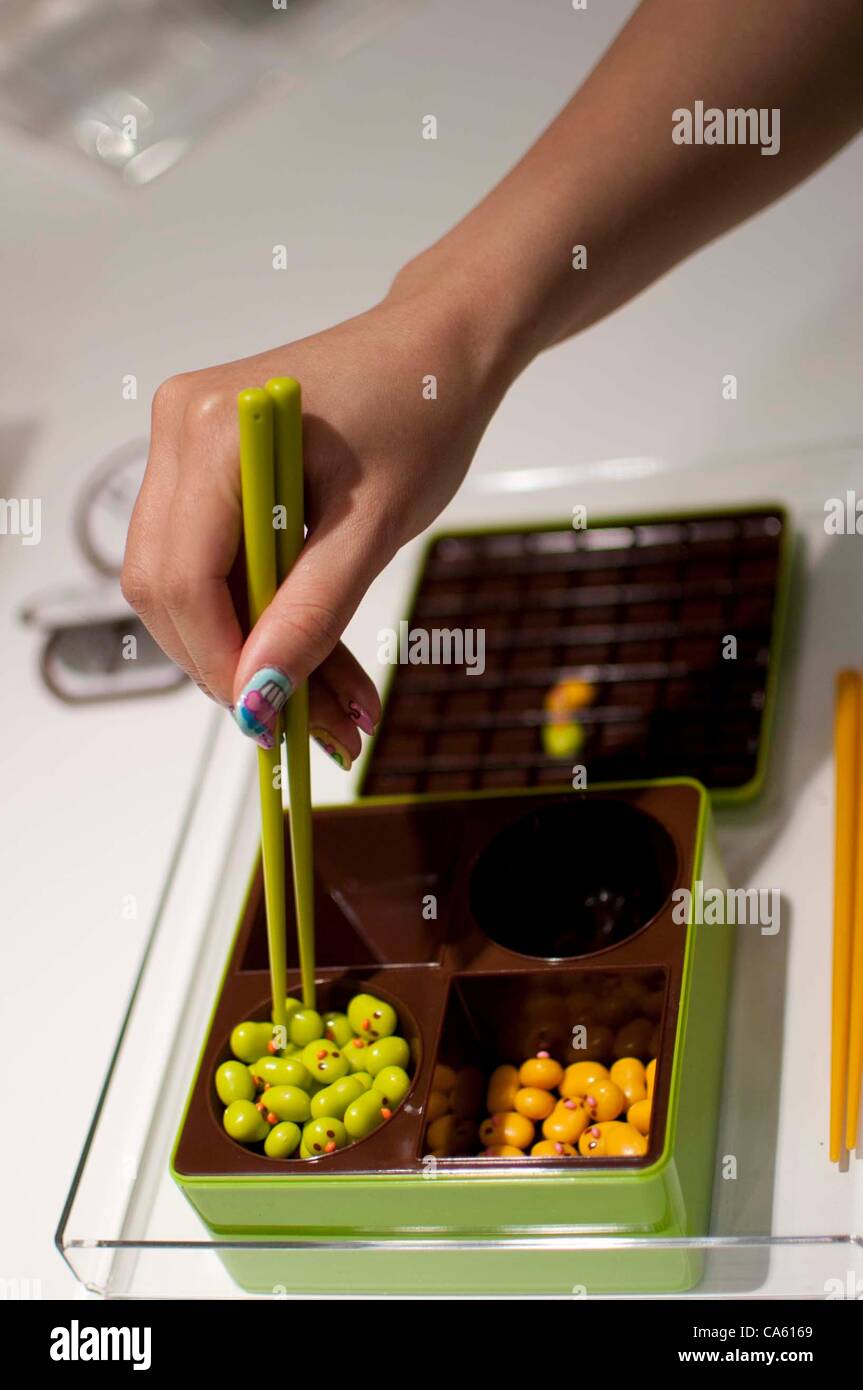 Chopsticks manner hi-res stock photography and images - Alamy