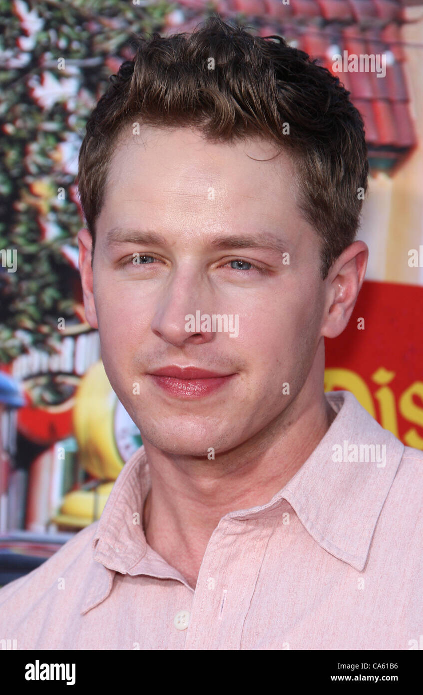 Josh dallas hi-res stock photography and images - Alamy