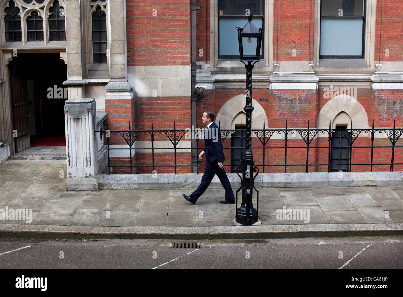Give evidence leveson inquiry hi-res stock photography and images - Alamy