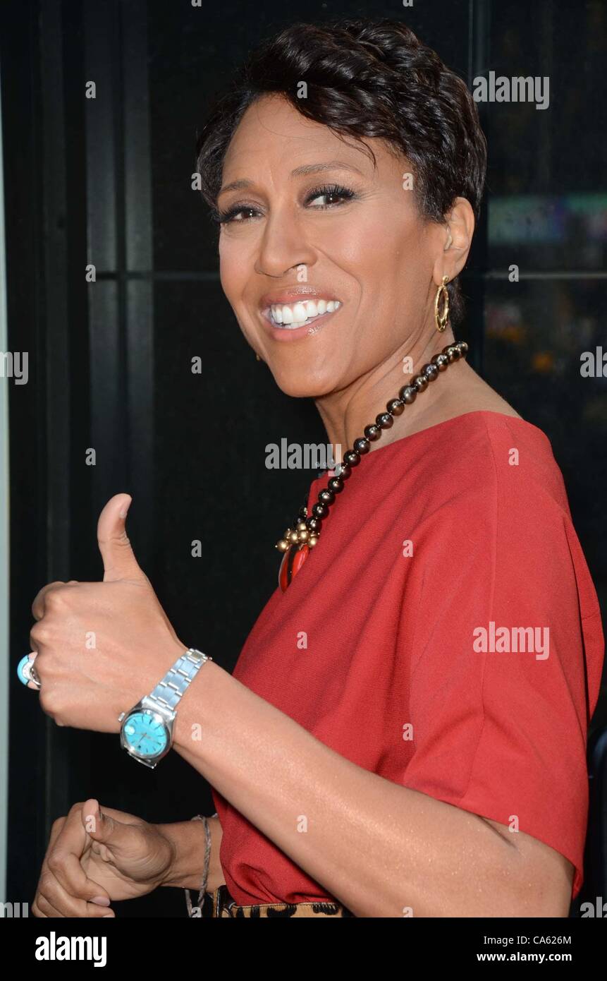 Robin Roberts, (at GOOD MORNING AMERICA) out and about for CELEBRITY ...