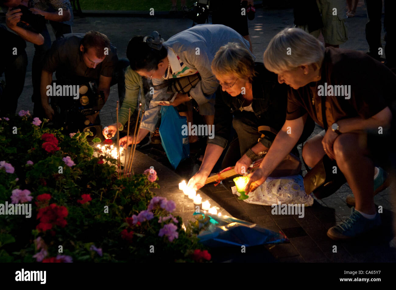 Candle light vigil hi-res stock photography and images - Alamy