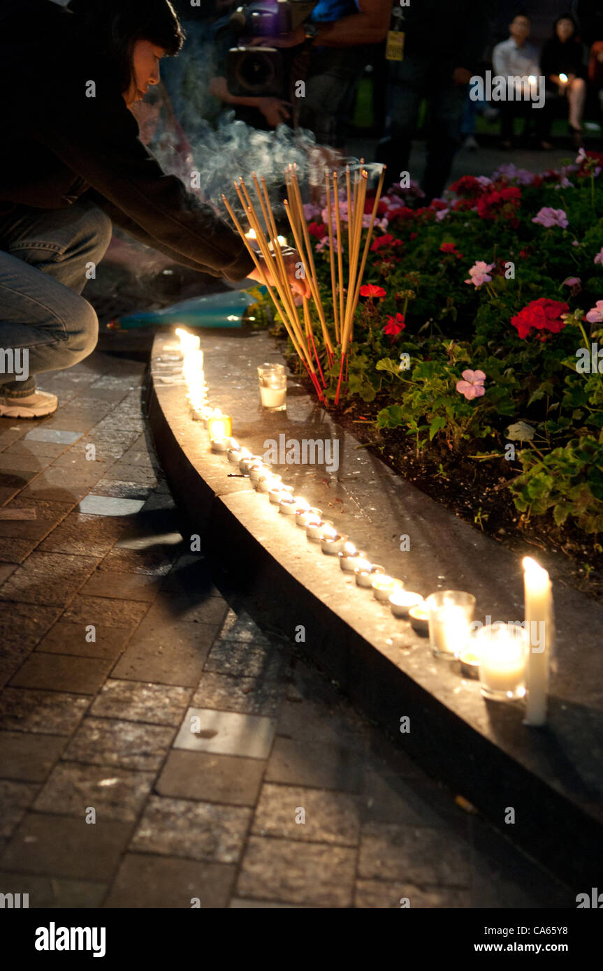 Candle light vigil hi-res stock photography and images - Alamy
