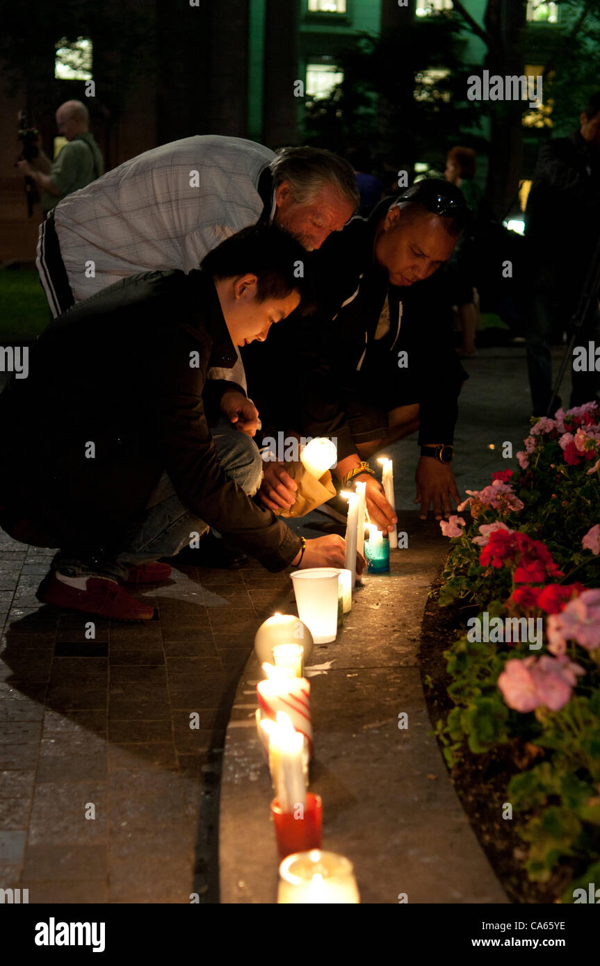 Candle light vigil hi-res stock photography and images - Alamy