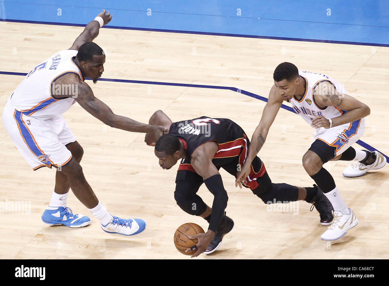 14.06.2012. Oklahoma, USA. Miami Heat shooting guard Dwyane Wade (3 ...