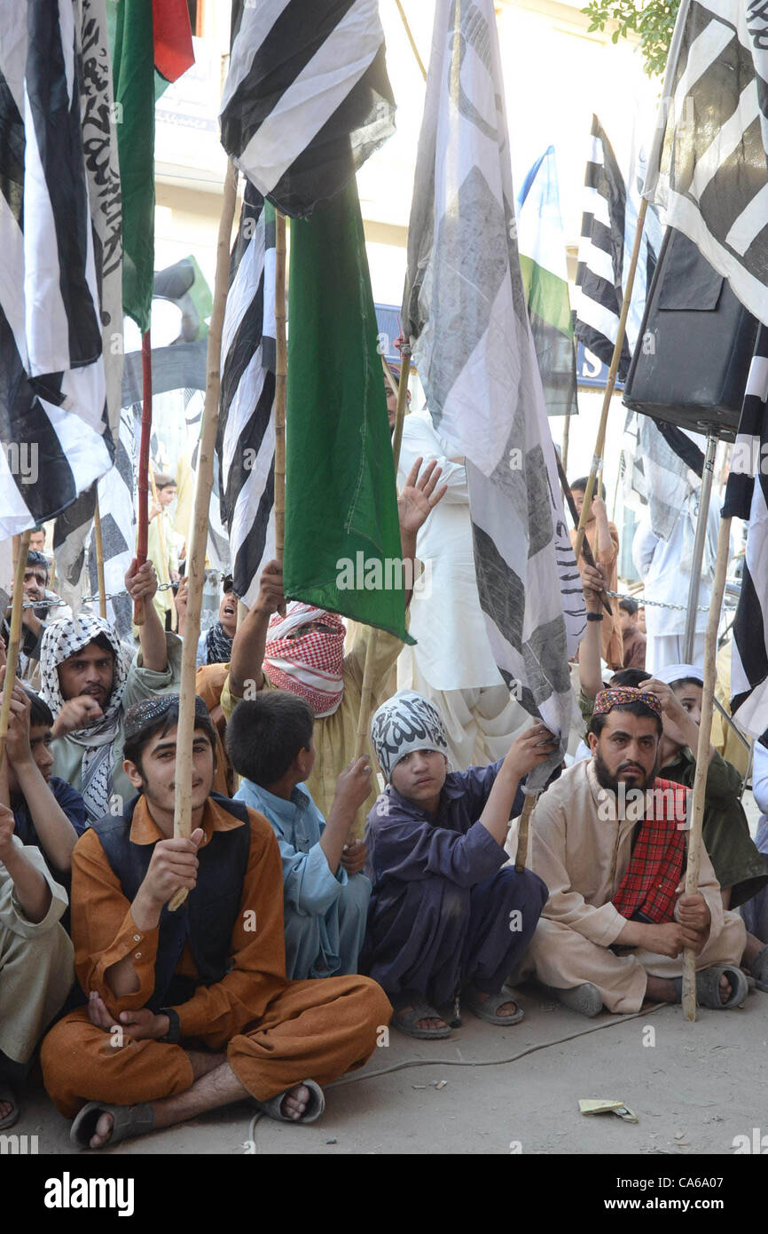 Activists of Difa-e-Pakistan Council protested in front of Quetta Press ...