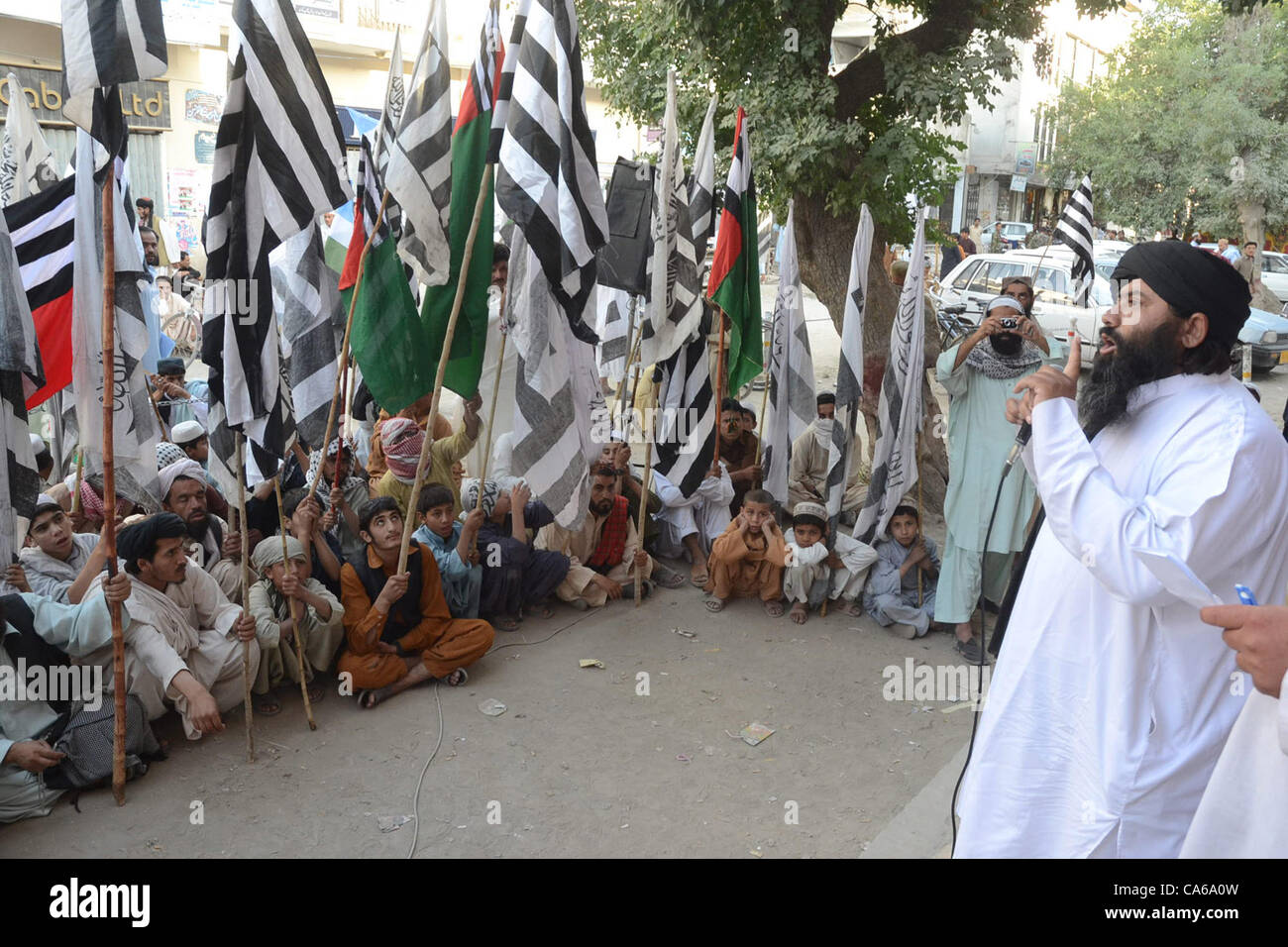 Activists of Difa-e-Pakistan Council protested in front of Quetta Press ...