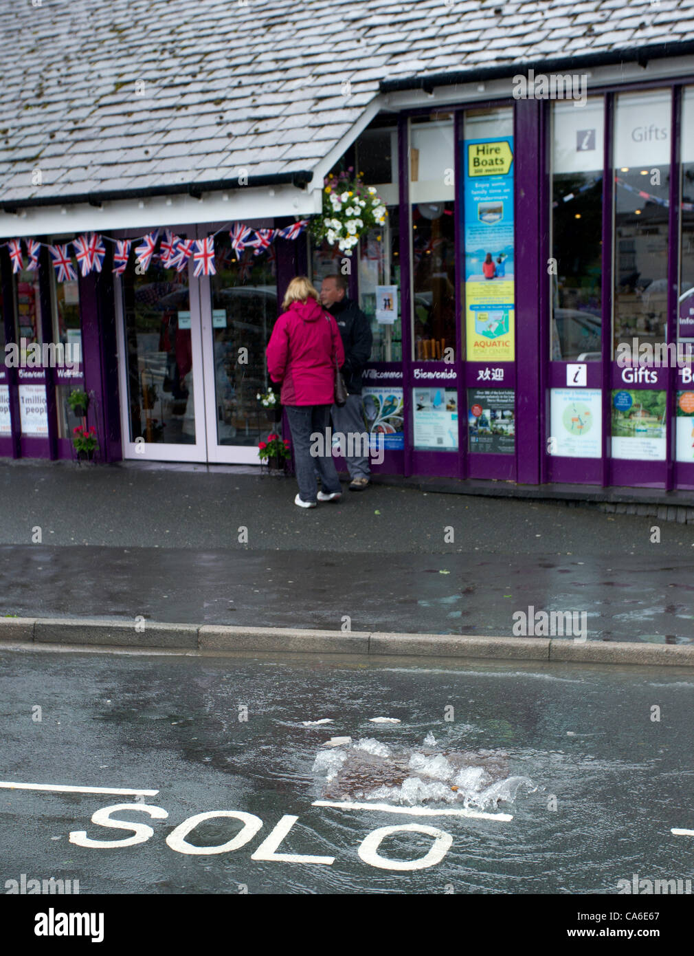 Overflowing drain hi-res stock photography and images - Alamy