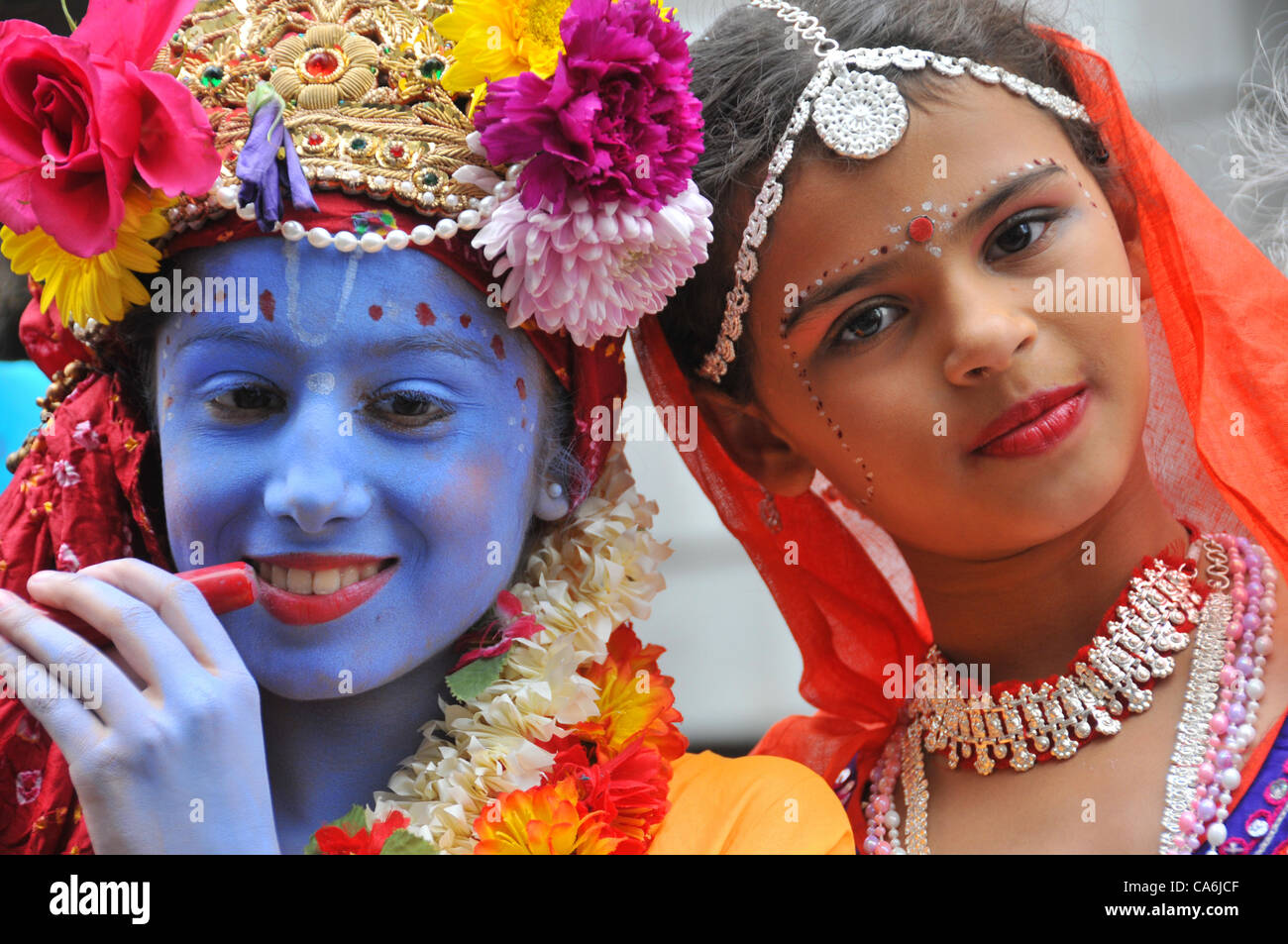 Trafalgar Square, London, UK. 17th June 2012. Two Hare Krishna girls ...