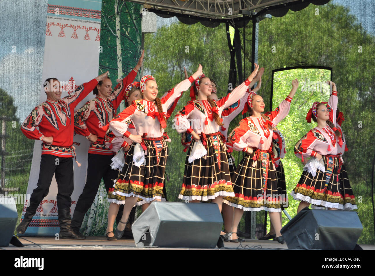 Russian folk dance perform hi-res stock photography and images - Alamy