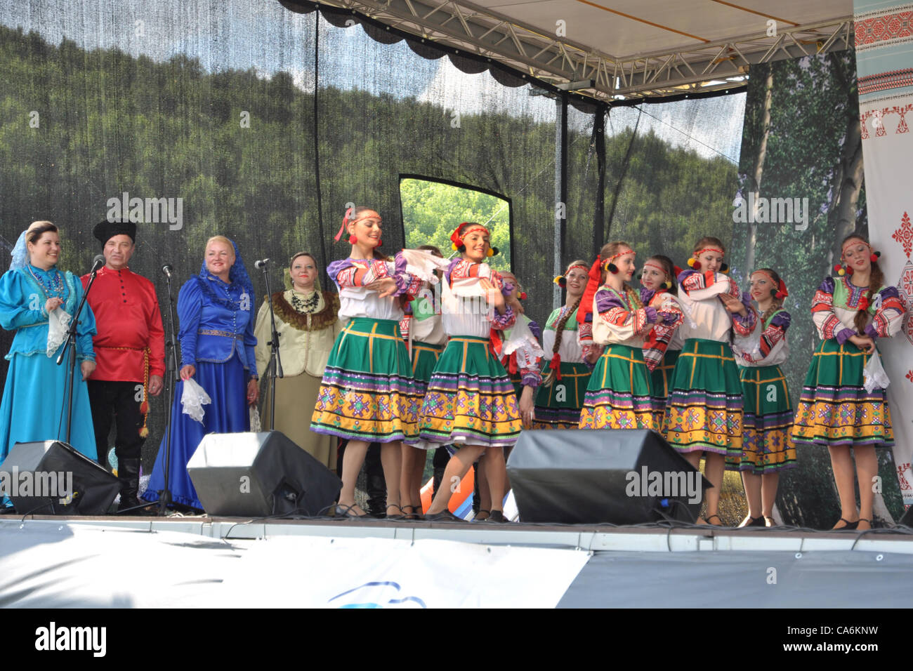 Russian folk dance perform hi-res stock photography and images - Alamy