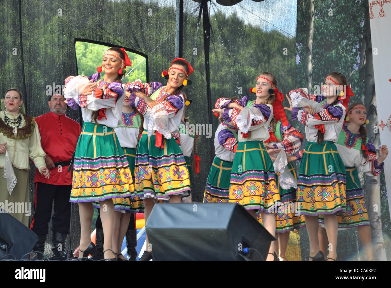 Russian folk dance perform hi-res stock photography and images - Alamy
