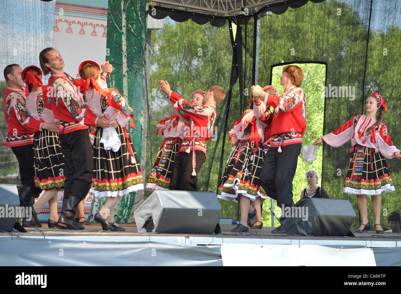 Russian folk dance perform hi-res stock photography and images - Alamy