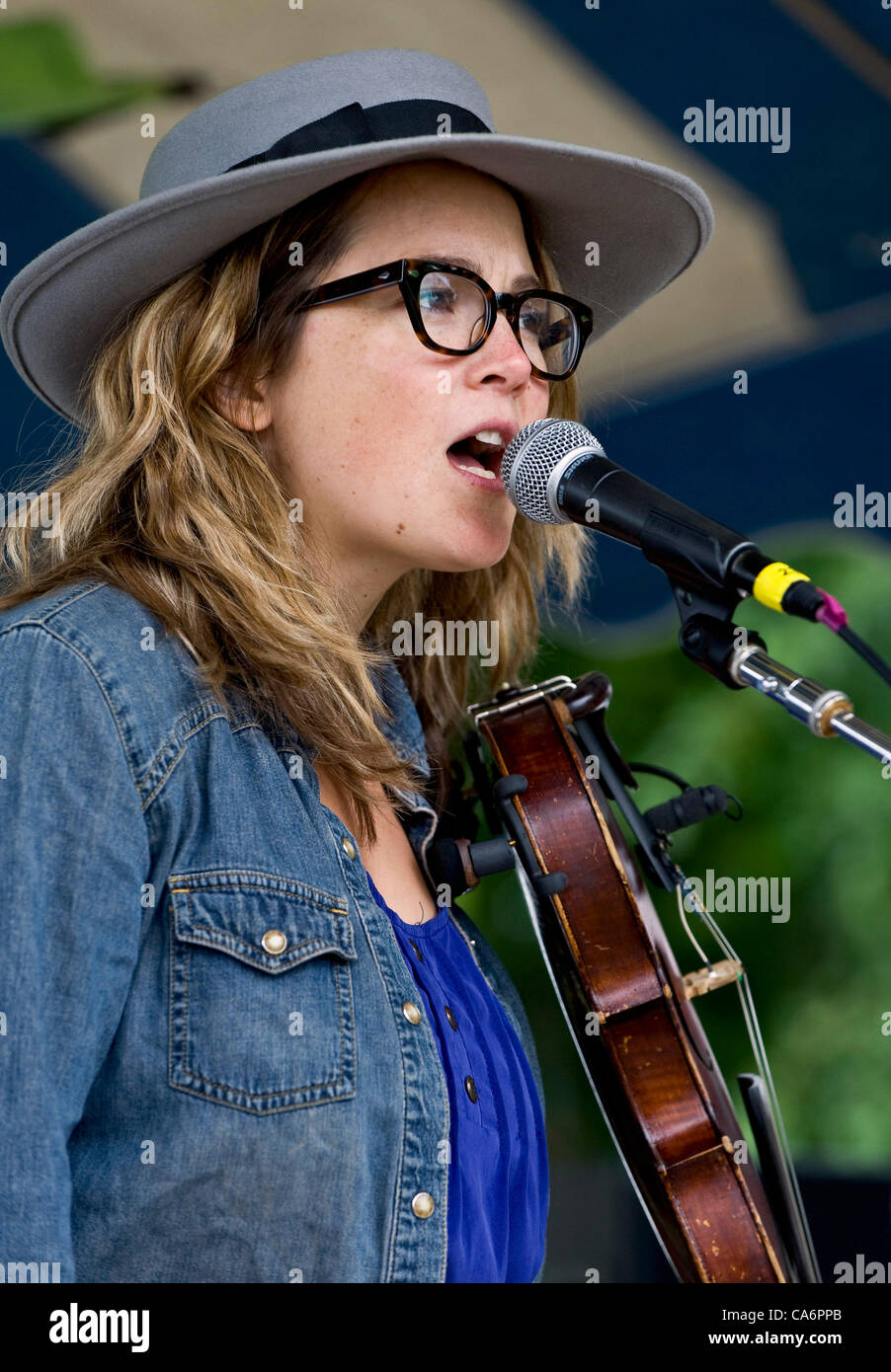 Sara watkins hi-res stock photography and images - Alamy