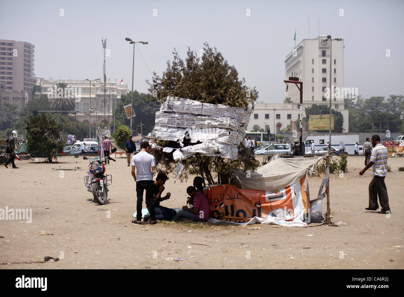 June 18, 2012 - Cairo, Egypt - Egyptians celebrate the reported victory ...