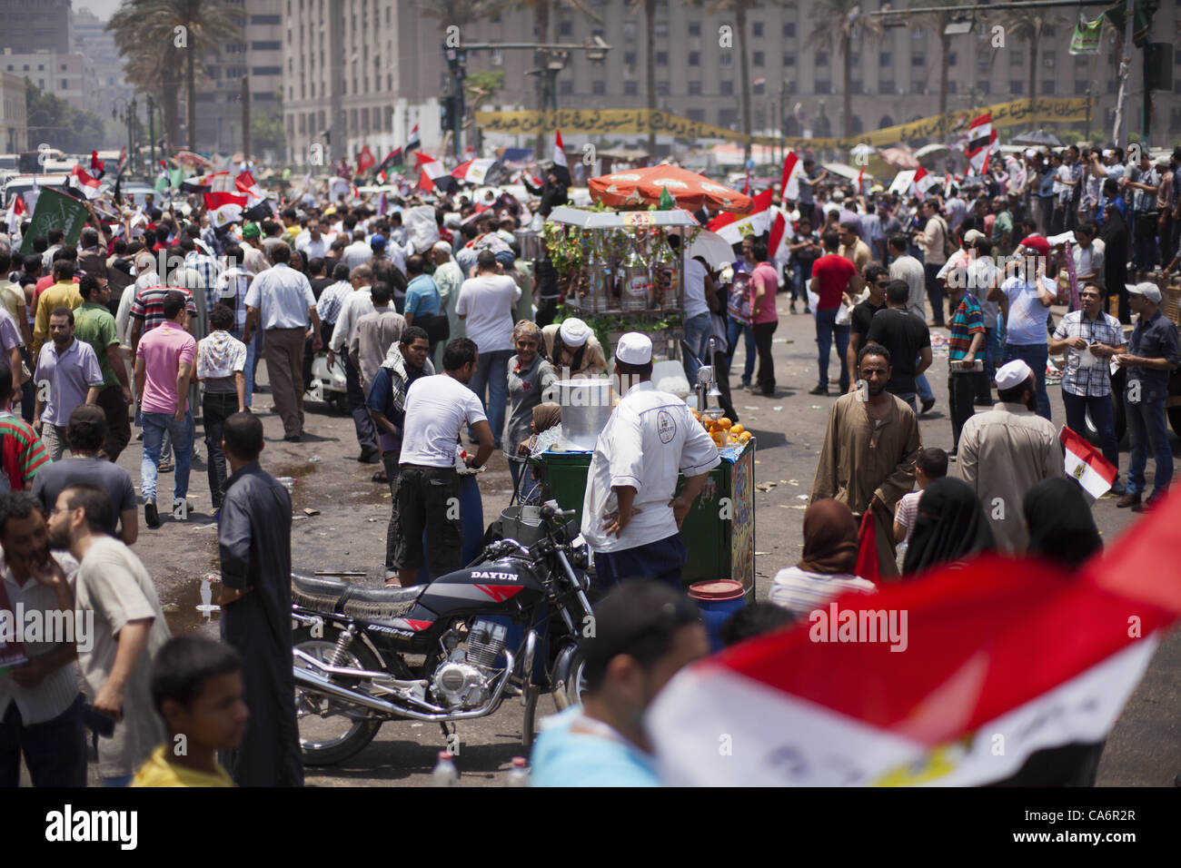 June 18, 2012 - Cairo, Egypt - Egyptians celebrate the reported victory ...