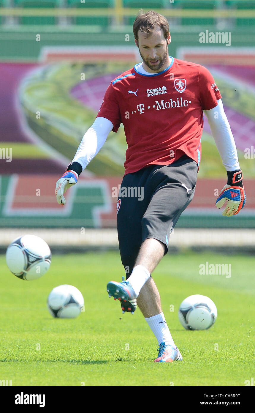 EURO 2012, soccer, Group A, goalkeeper Petr Cech (CZE) during training ...