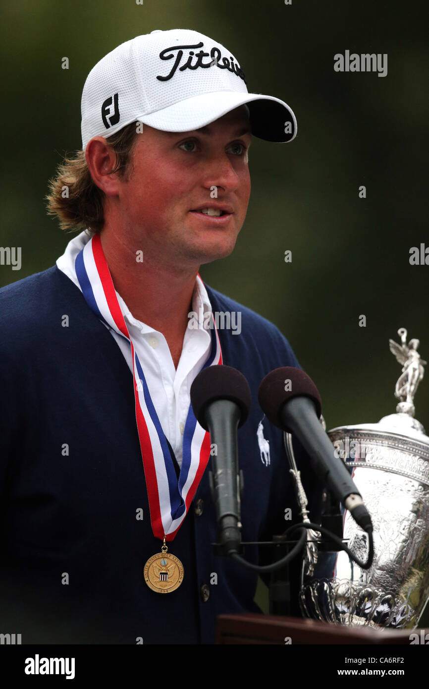 Webb simpson trophy hi-res stock photography and images - Alamy
