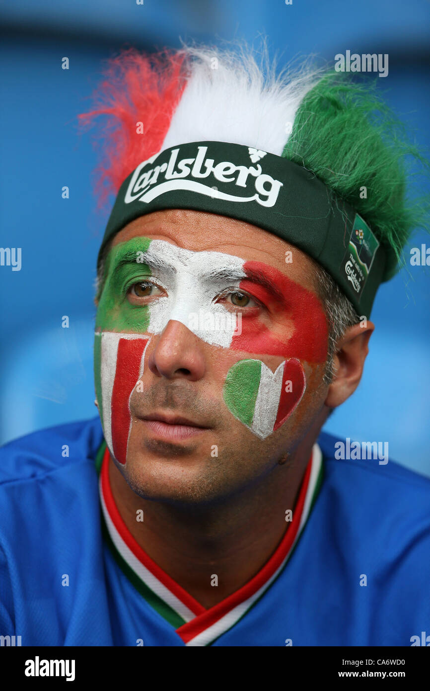 ITALIAN FAN WITH PAINTED FACE ITALY V REP. OF IRELAND MUNICIPAL STADIUM ...