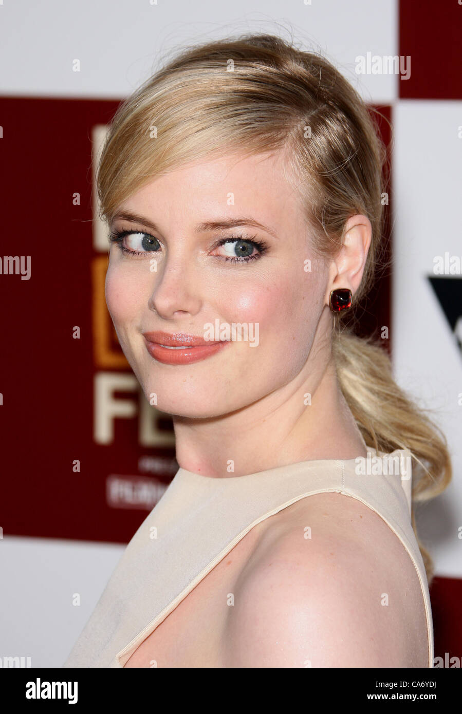 Gillian jacobs hi-res stock photography and images - Alamy