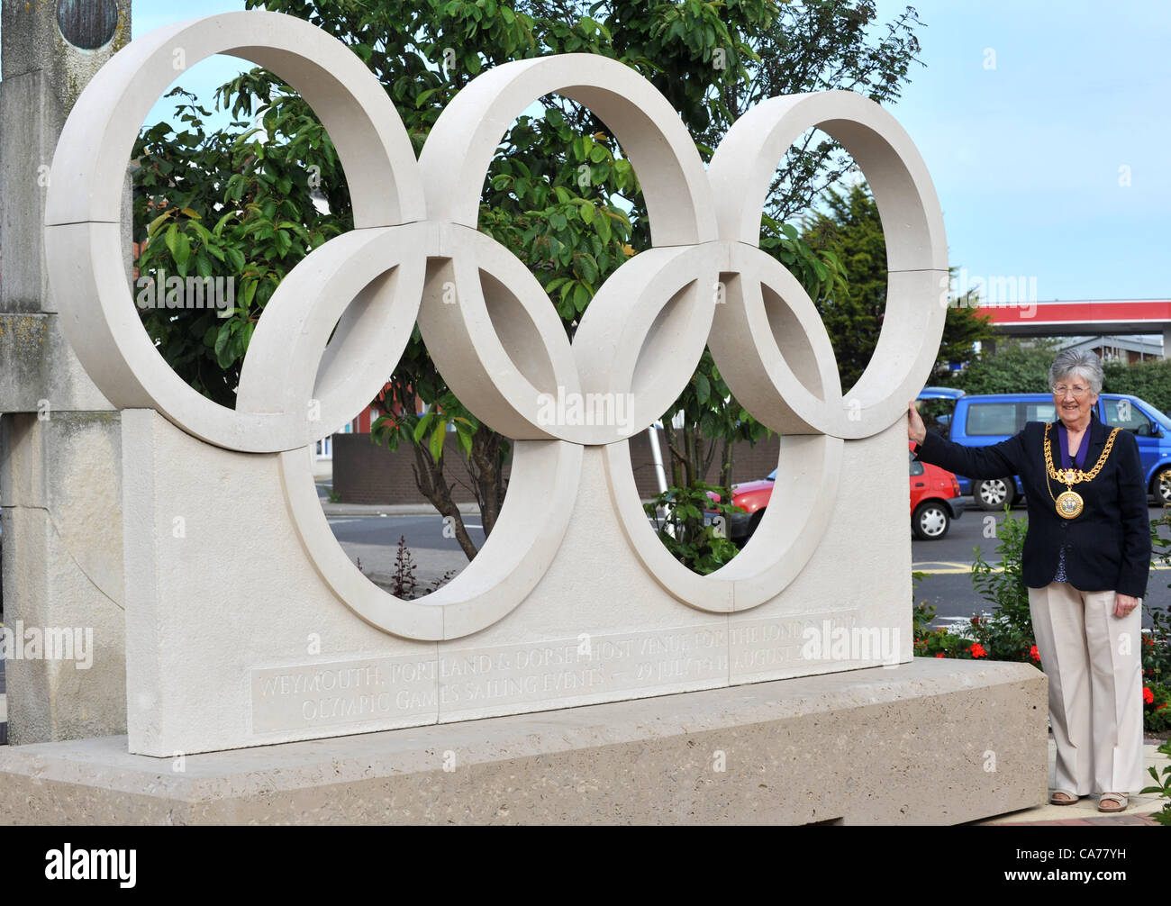2012 Olympic ring sculpture arrives at the Olympic Sailing borough ...