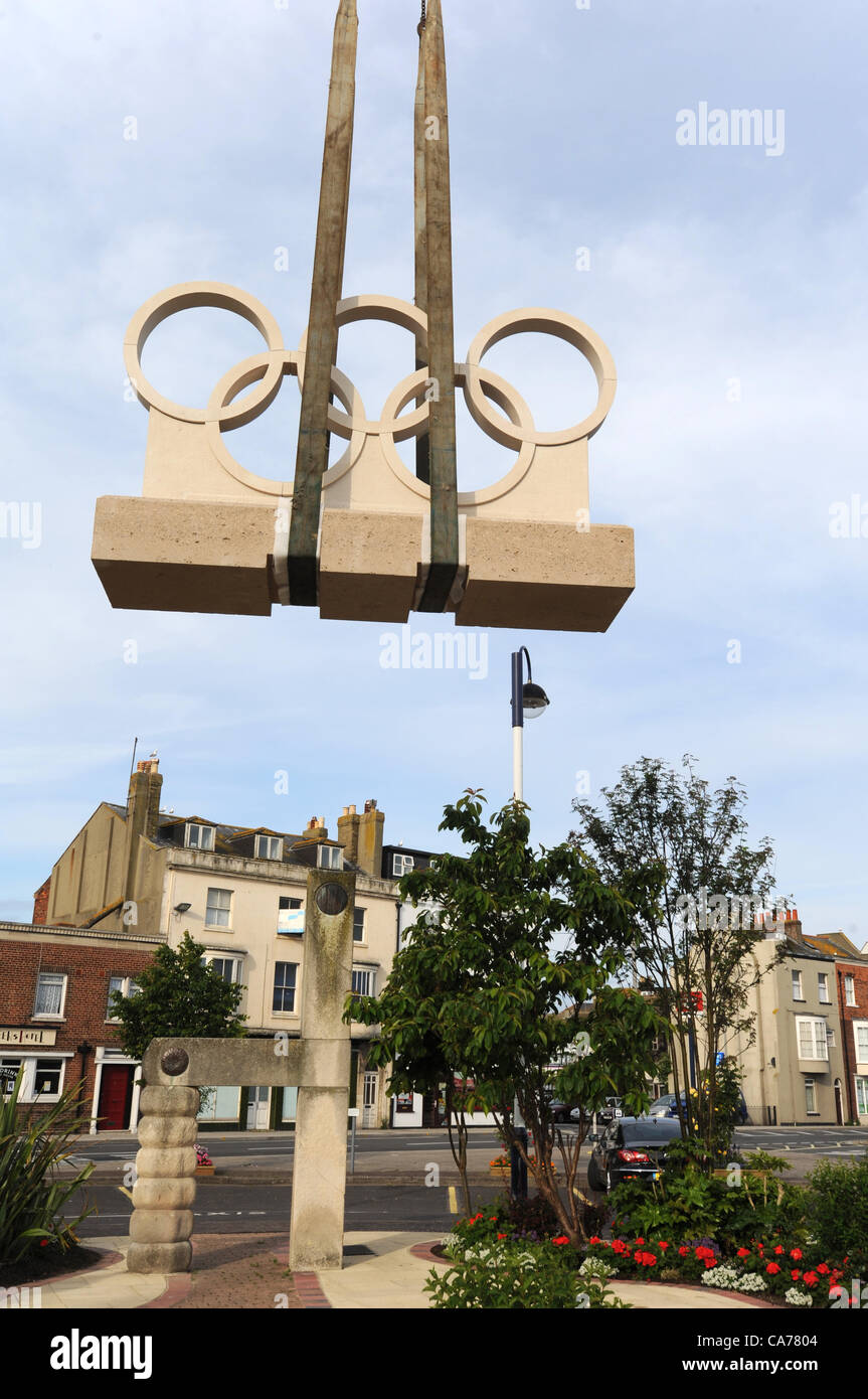 2012 Olympic ring sculpture arrives at the Olympic Sailing borough ...