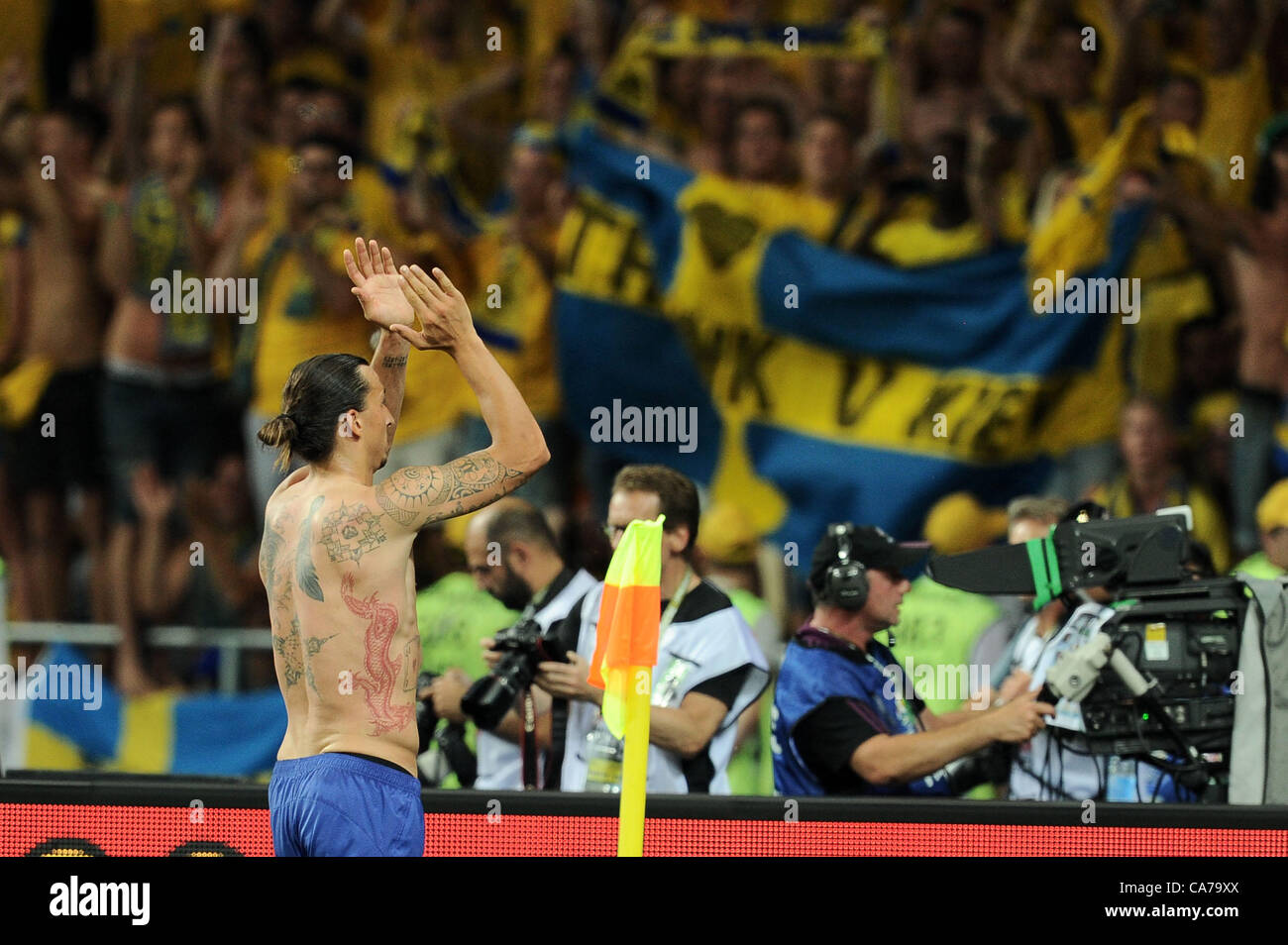 Zlatan ibrahimovic fans after uefa hi-res stock photography and images ...