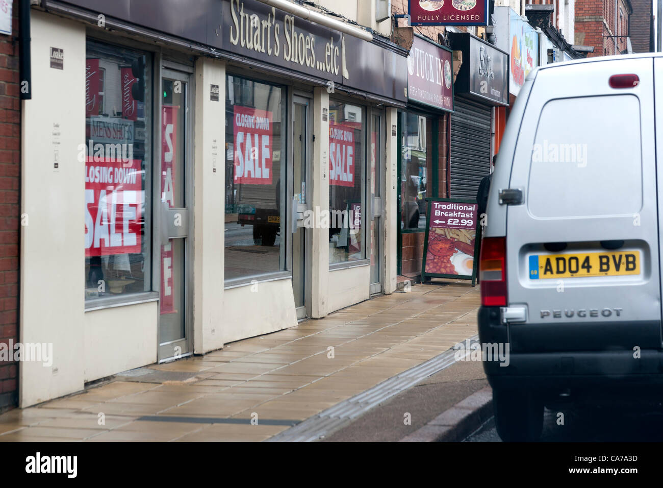 Uk independent shop signs hi-res stock photography and images - Alamy