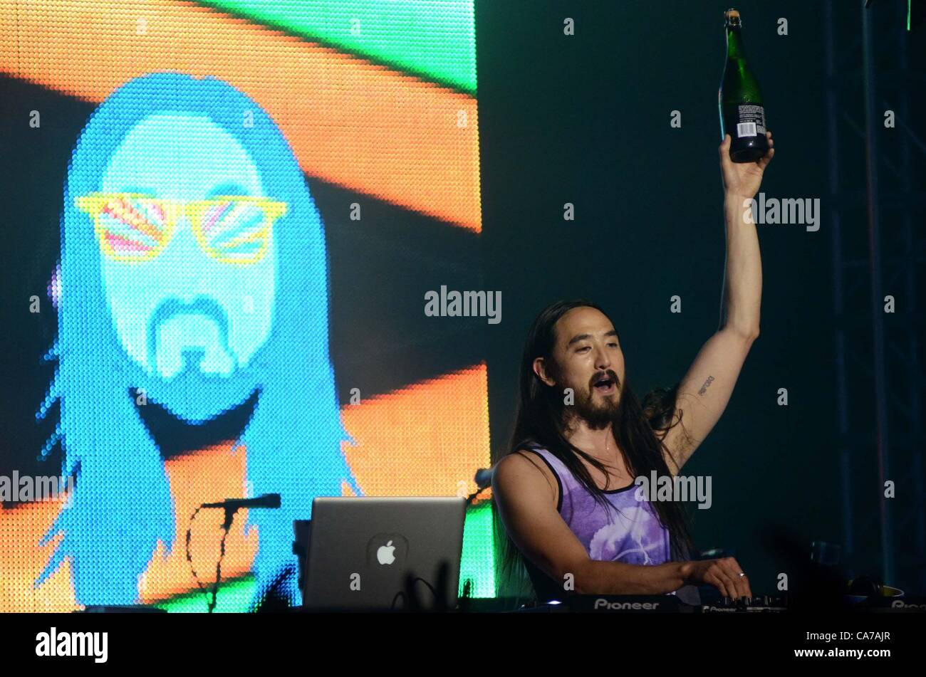 Steve aoki in hi-res stock photography and images - Alamy