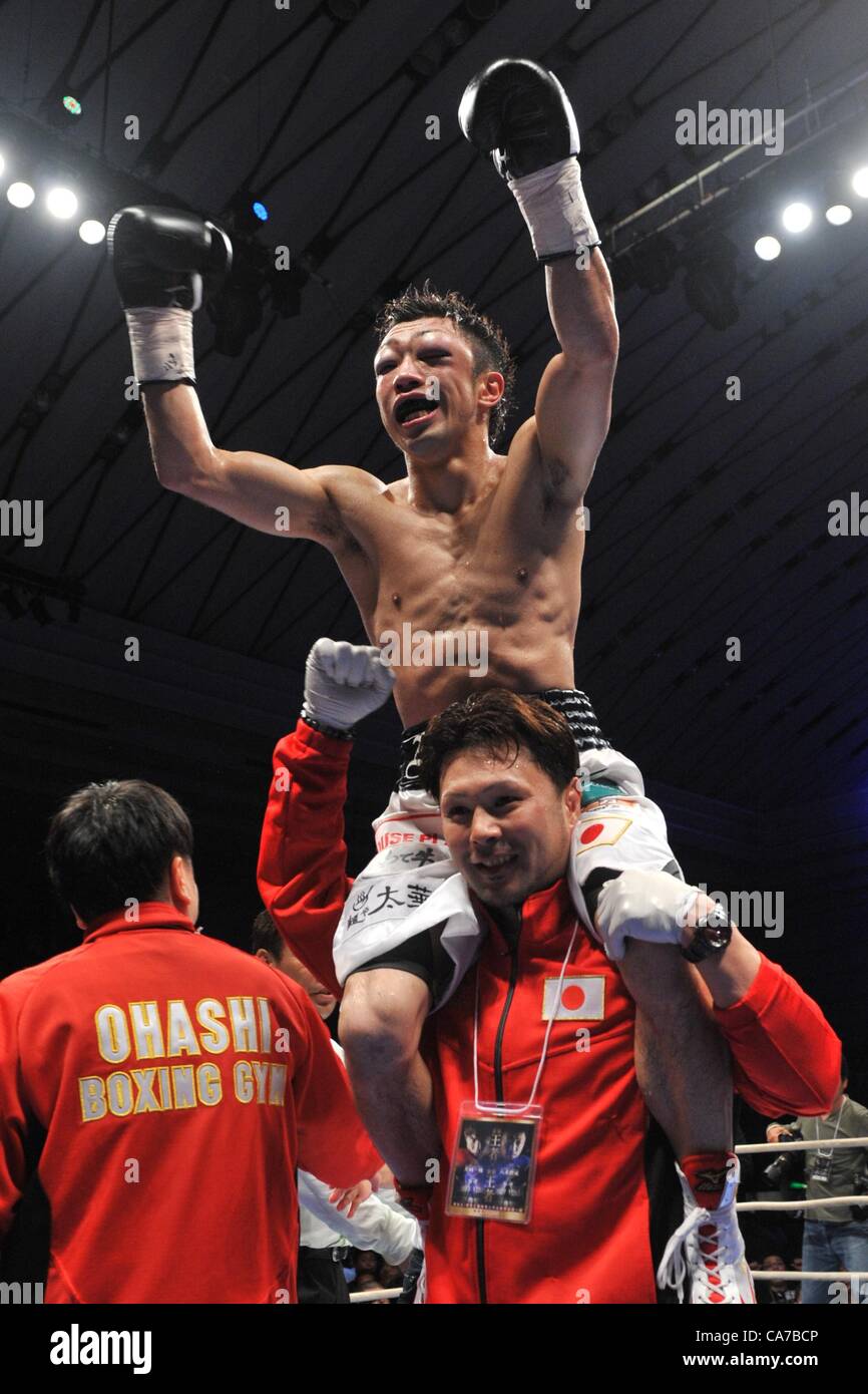 20.06.2012. Osaka, Japan. Akira Yaegashi v Kazuto Ioka for the WBC and ...