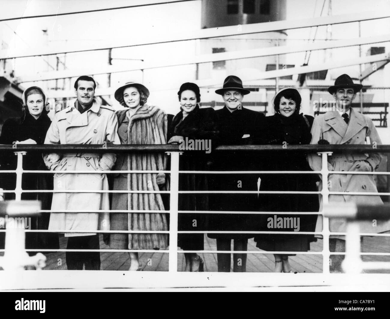 JOAN CALFIELD, BILLY DEWOLFE, PATRICIA NEAL, VIRGINIA MAYO, MICHAEL O ...