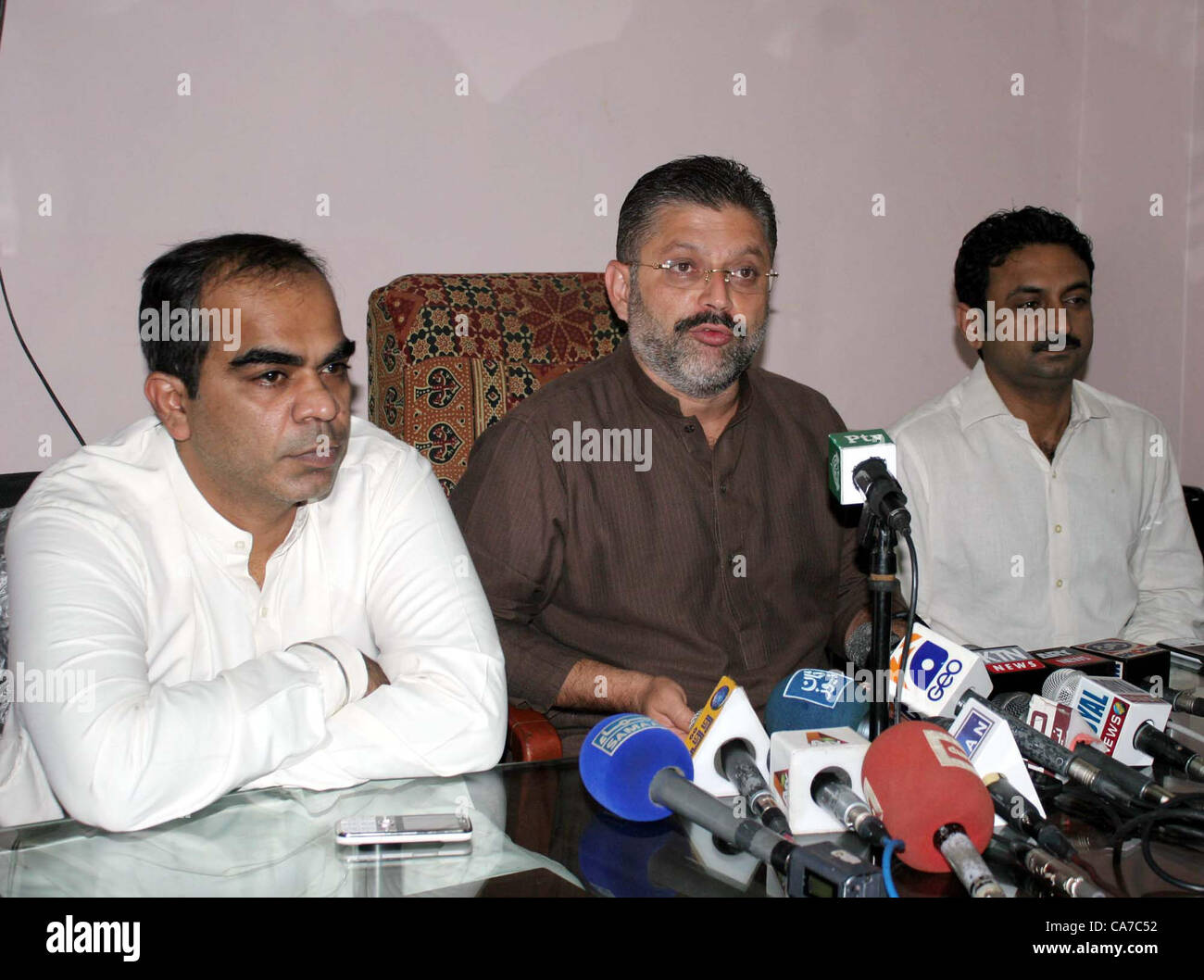 A press conference karachi hi-res stock photography and images - Alamy