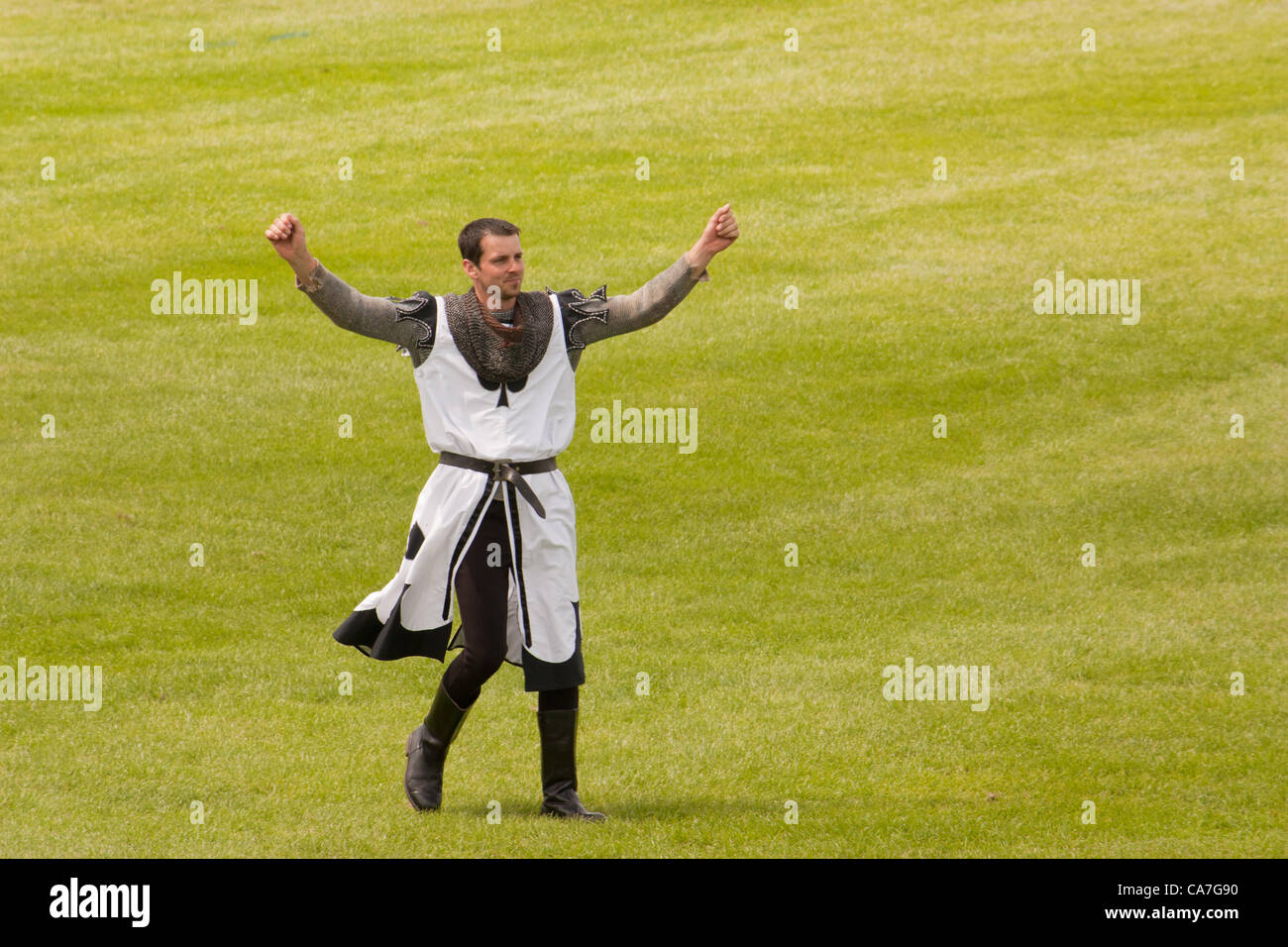 English knight chainmail hi-res stock photography and images - Alamy