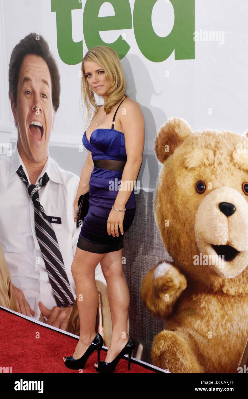 Jessica barth hi-res stock photography and images - Alamy