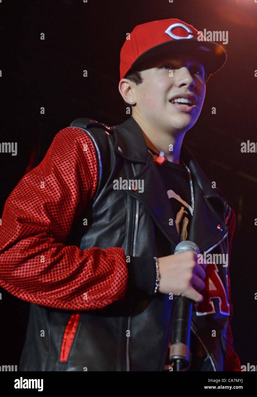 Austin mahone 2012 hi-res stock photography and images - Alamy