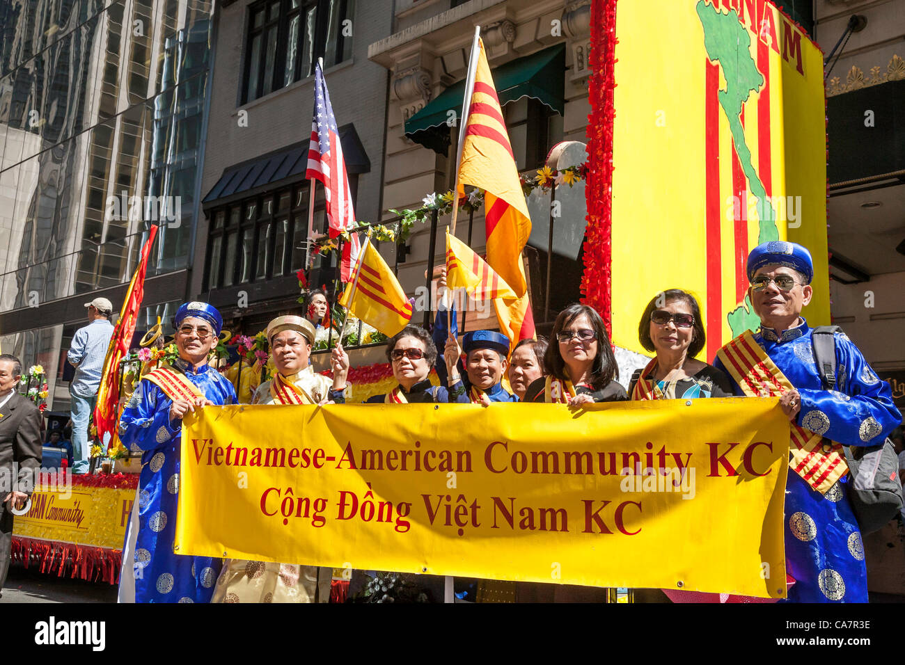 Vietnamese american cultural parade hi-res stock photography and images ...
